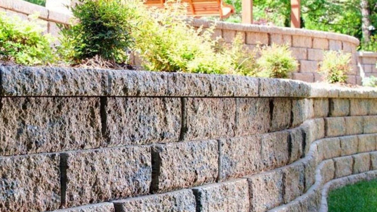 5 Reasons Why a Paver Retaining Wall is Perfect - Pavers Experts